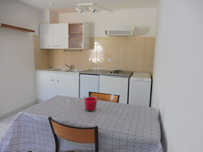 Saint-Étienne-de-Fontbellon - Appartement 2 pièces à louer