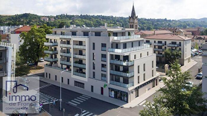 Appartement à louer - Bourgoin-Jallieu - 4 pièces - 3 chambres