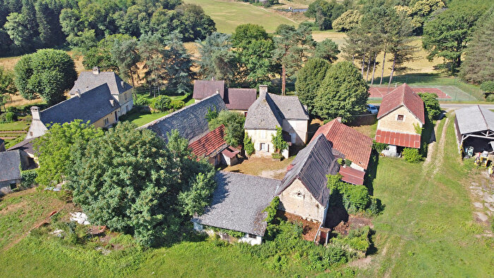 Maison à vendre - Saint-Crépin-et-Carlucet - 6 pièces - 5 chambres