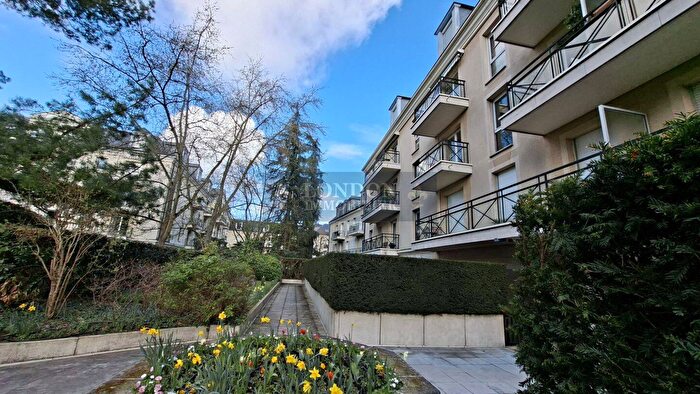 Appartement à louer - Versailles - 3 pièces - 2 chambres