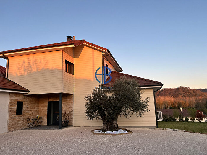 Maison à vendre - Saint-Genix-sur-Guiers - 6 pièces - 4 chambres