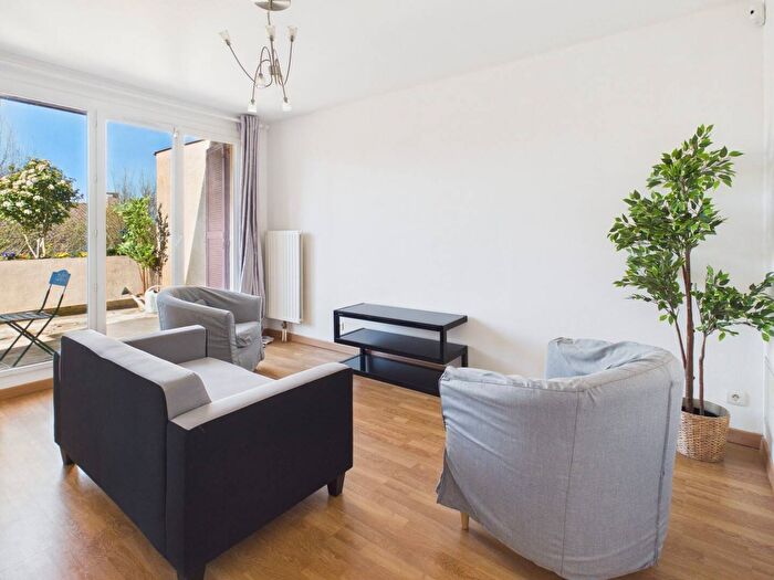 Appartement à louer - Descartes, Champs-sur-Marne - 2 pièces - 1 chambre