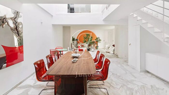 Maison à vendre - Paris e , Violet, Commerce - 8 pièces - 6 chambres