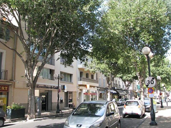 Centre Ville, Cavaillon : Appartement 4 pièces à louer