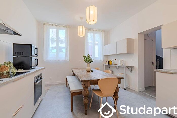 Appartement à louer - Le Bourg-Le Vieux Bourg, Lormont - 1 pièce - 2 chambres