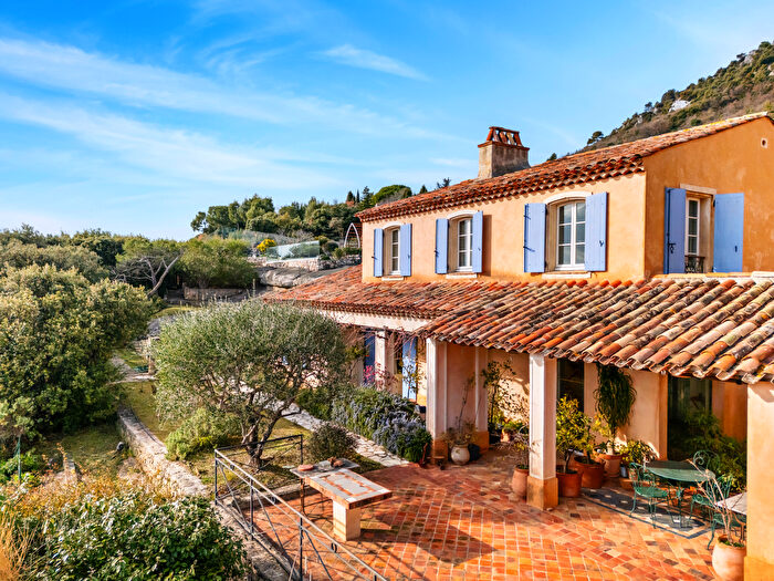 Maison à vendre - Tourrettes-sur-Loup - 7 pièces - 4 chambres