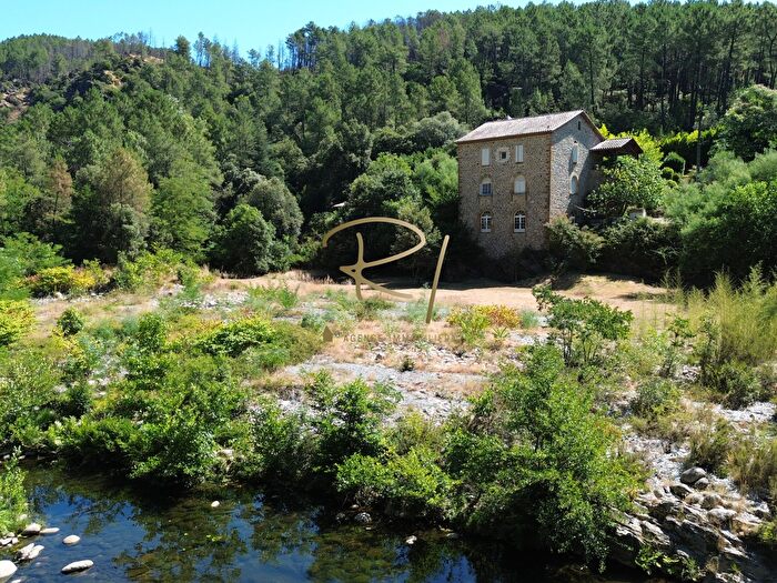 Maison à vendre - Les Salelles - 16 pièces - 10 chambres