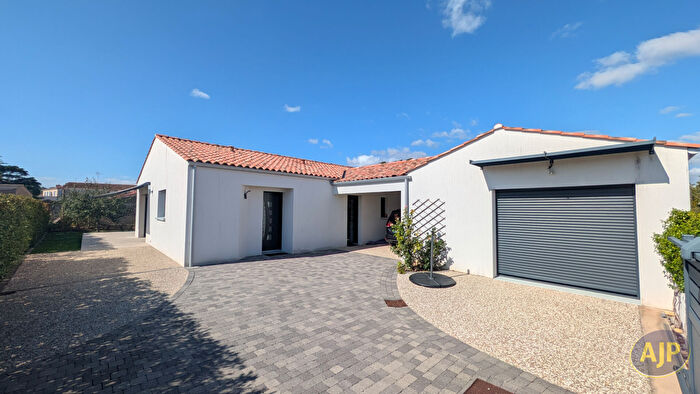 Saint-Michel-en-l'Herm : Maison 6 pièces à vendre