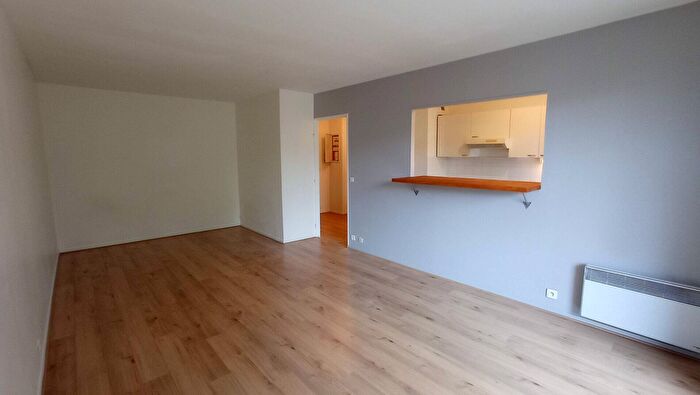 Bas Guichet-Centre Est, Orsay : Appartement 2 pièces à louer