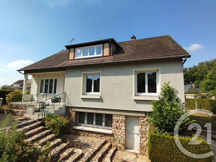 Beaumont-le-Roger - Maison 7 pièces à louer
