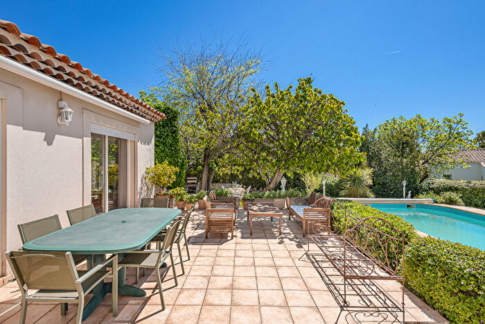 Maison à vendre - Vitrolles, Centre-ville, Roucas, Les Pins, Le Liourat - 5 pièces - 4 chambres