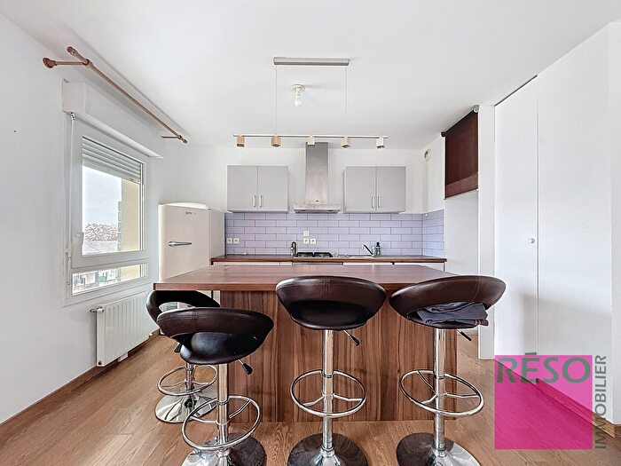 Appartement à louer - Ville-la-Grand - 2 pièces - 1 chambre