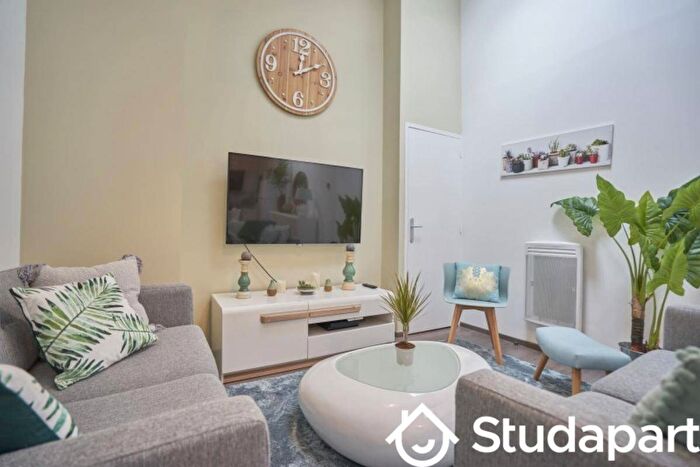 Appartement à louer - Barbâtre-Saint Remy-Verrerie, Reims - 1 pièce - 2 chambres