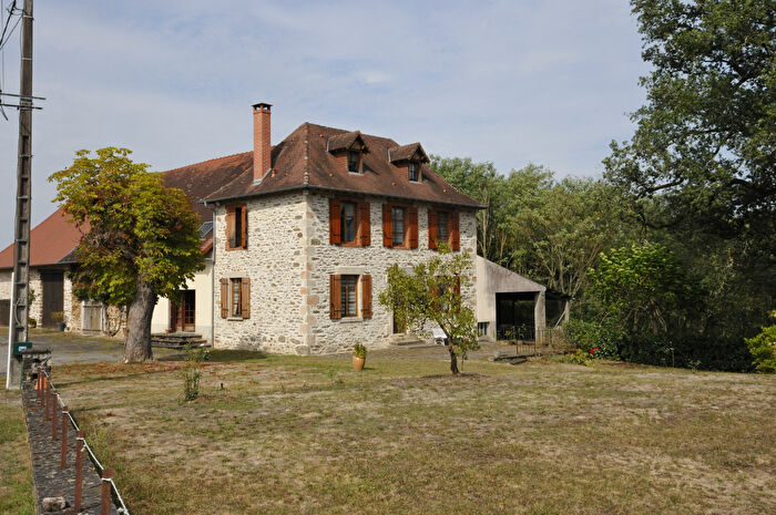Maison à vendre - Saint-Priest-Ligoure - 6 pièces - 4 chambres
