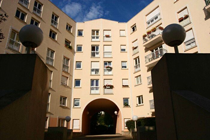 Appartement à louer - République, Suresnes - 2 pièces - 1 chambre