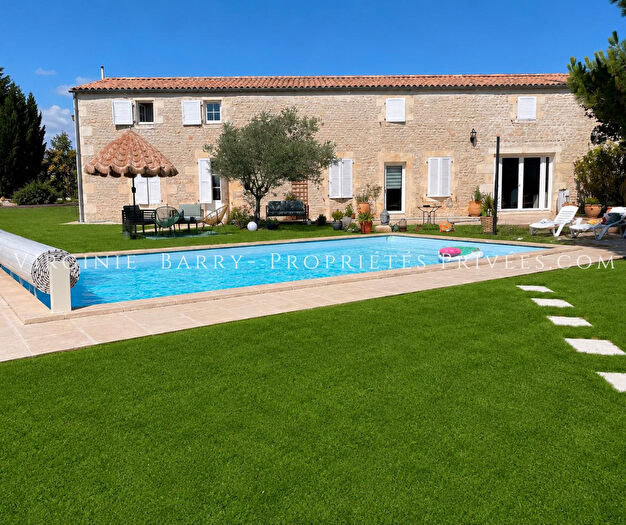 Maison 6 pièces à Tonnay-Charente, à vendre