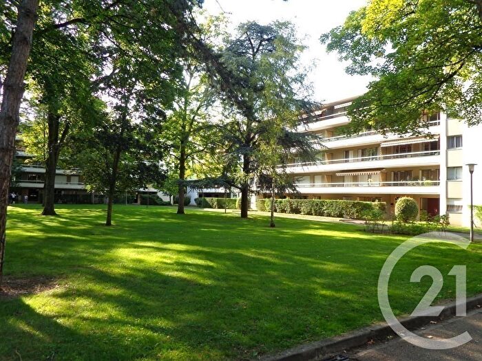 Appartement à louer - Sens, Faubourg Saint-Didier, Clos-Le-Roi - 1 pièce