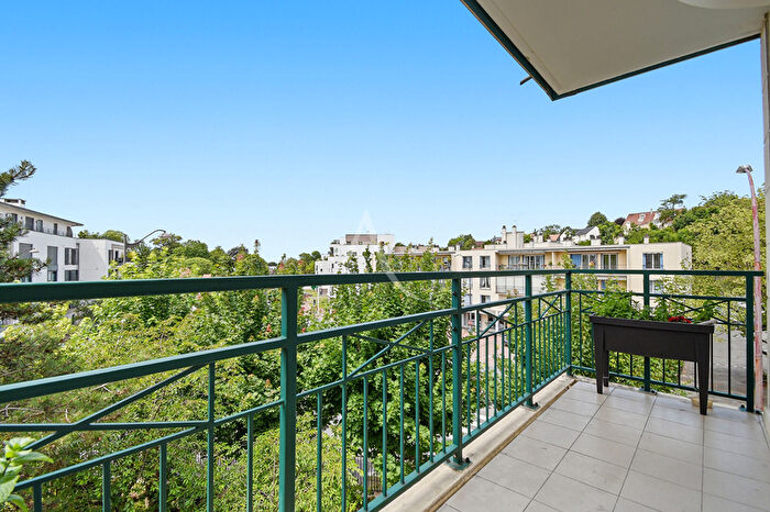 Rueil-Malmaison, Richelieu, Chataigneraie : Appartement 4 pièces à vendre