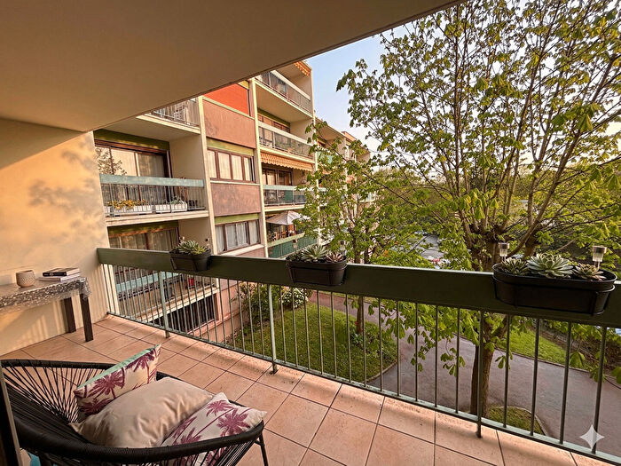 Appartement à louer - Le Mesnil-le-Roi - 3 pièces - 2 chambres