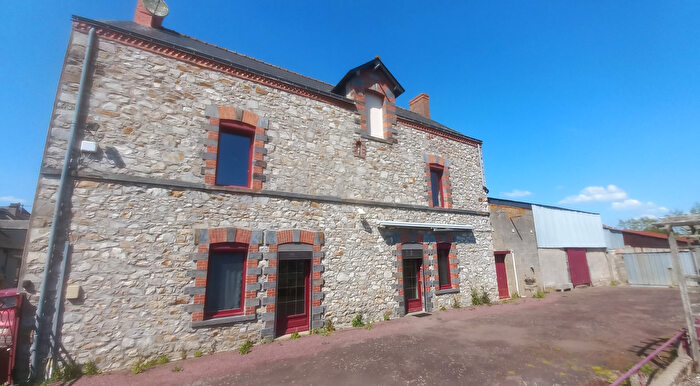 Maison à vendre - Saint-Aubin-des-Châteaux - 6 pièces - 4 chambres