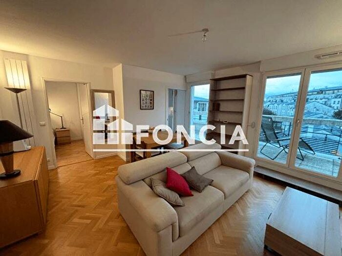 Appartement à louer - Centre Ville, Saint-Cyr-lécole - 2 pièces - 1 chambre