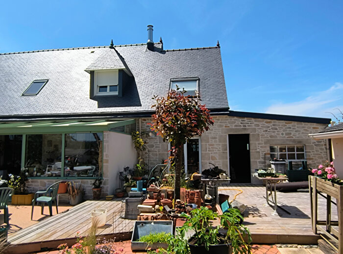 Maison à vendre - Dinéault - 7 pièces - 6 chambres