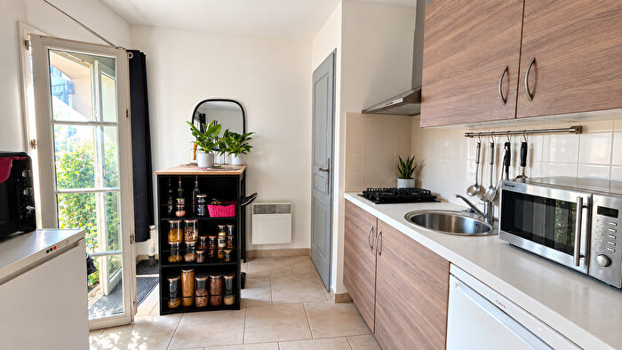 Appartement 1 pièce à vendre - Saint-Maximin-la-Sainte-Baume, Centre-ville