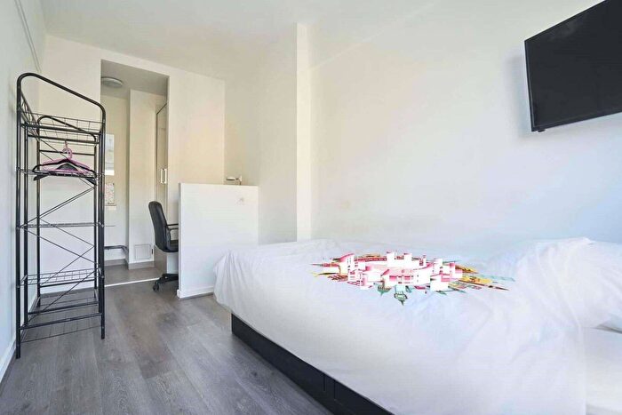 Appartement à louer - Barbâtre-Saint Remy-Verrerie, Reims - 1 pièce