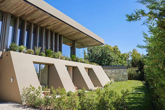 Maison à louer - Valmasque-Notre Dame de Vie, Mougins - 10 pièces - 4 chambres