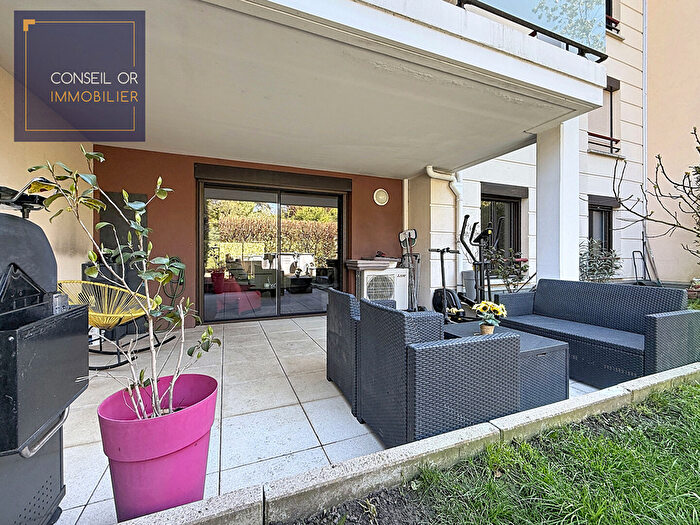 Appartement 3 pièces à Saint-Genis-Laval, Centre-ville, à vendre
