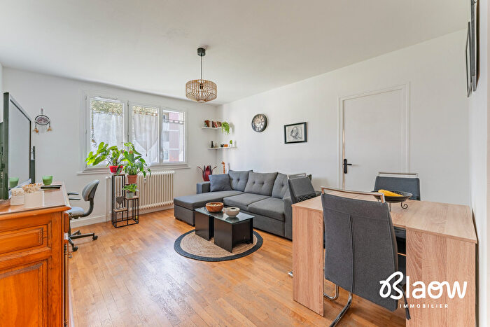 Appartement à vendre - Meyzieu, Sud Est - 3 pièces - 2 chambres