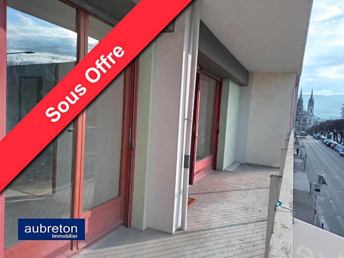 Appartement à vendre - Voiron, Centre-ville, Gare - 3 pièces - 2 chambres