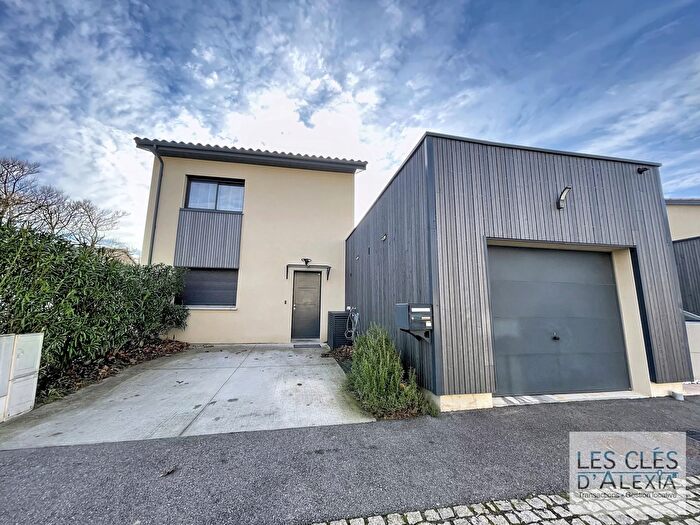 Maison à vendre - Échalas - 5 pièces - 4 chambres