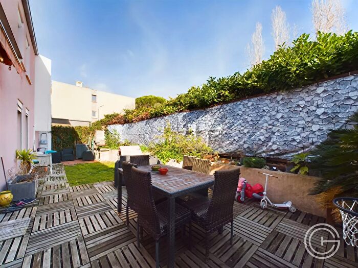 Maisons à vendre et appartements à louer - 1