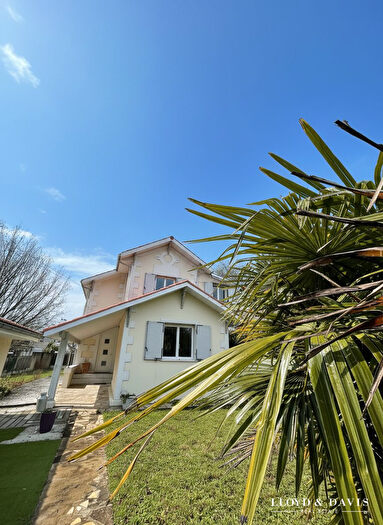 Maison à vendre - Pessac, CCLAPS, La Châtaigneraie - 6 pièces - 4 chambres