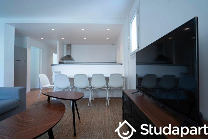 Appartement à louer - Reste des Chenes-Le Ponceau, Cergy - 1 pièce - 4 chambres