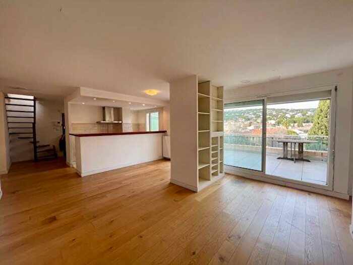 Appartement à louer - Centre, Cassis - 5 pièces - 4 chambres