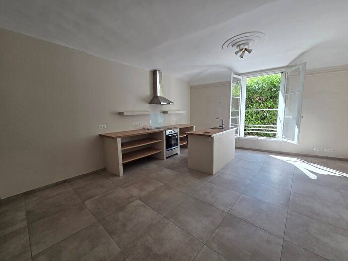 Appartement à louer - Arènes, Nîmes - 3 pièces - 2 chambres