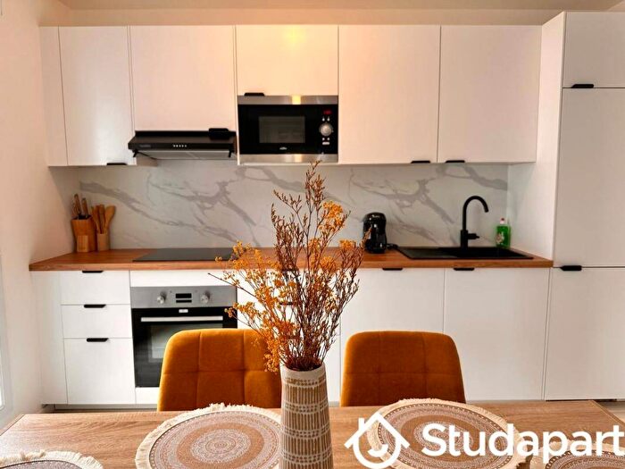 Appartement à louer - Petit Albi, Cergy - 1 pièce - 1 chambre