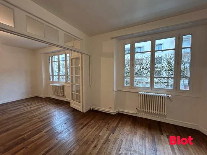 Quartiers Centre, Saint-Hélier, Gare : Appartement 4 pièces à louer