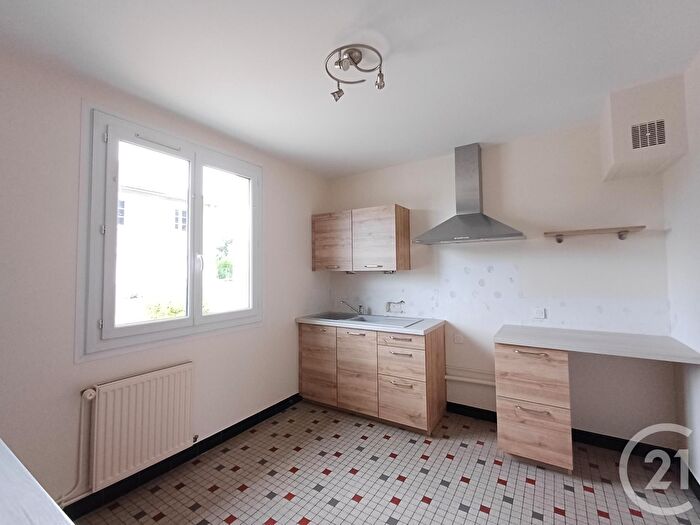 Maison à louer - Saint-Pierre-de-Maillé - 4 pièces - 3 chambres