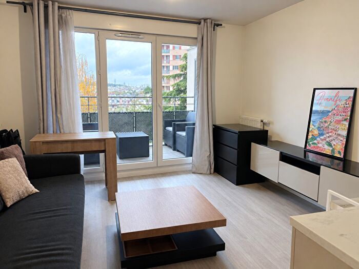 Neuilly-sur-Marne, Carnot, République : Appartement 2 pièces à vendre