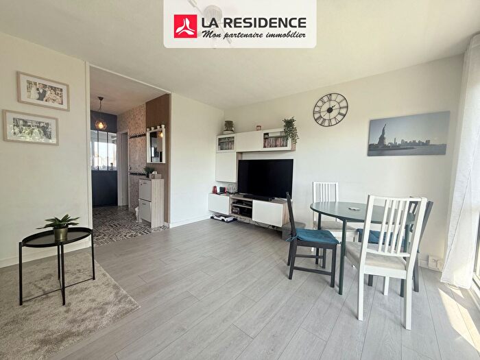 Vélizy-Villacoublay, Le Village : Appartement 3 pièces à vendre