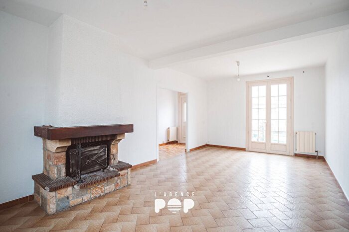 Maison à louer - Pécharmant, Bergerac - 5 pièces - 4 chambres