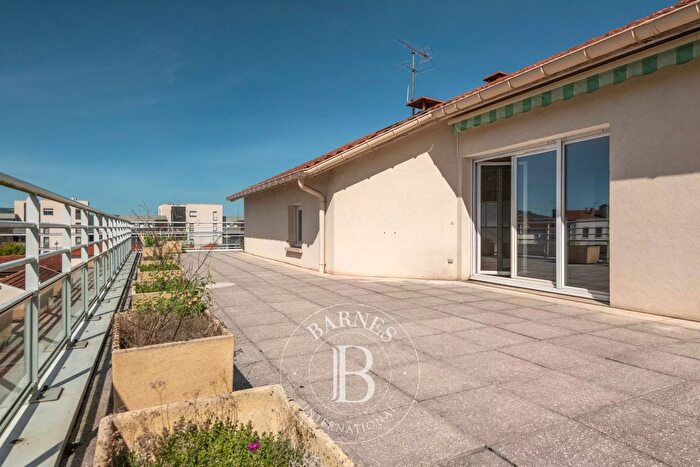 Appartement à vendre - Sathonay-Camp - 6 pièces - 4 chambres