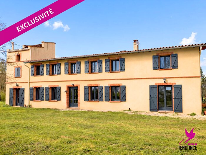 Maison à vendre - Le Burgaud - 10 pièces - 6 chambres