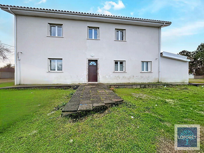 Maison à vendre - Étauliers - 9 pièces - 6 chambres
