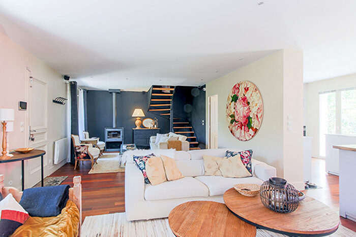 Maison 7 pièces à Feucherolles, à vendre