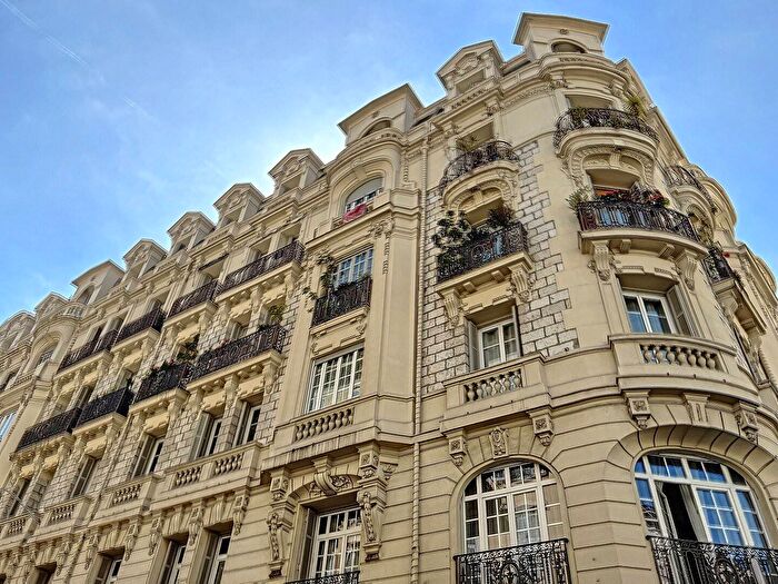 Appartement à louer - Fleurs-Gambetta, Nice - 4 pièces - 3 chambres