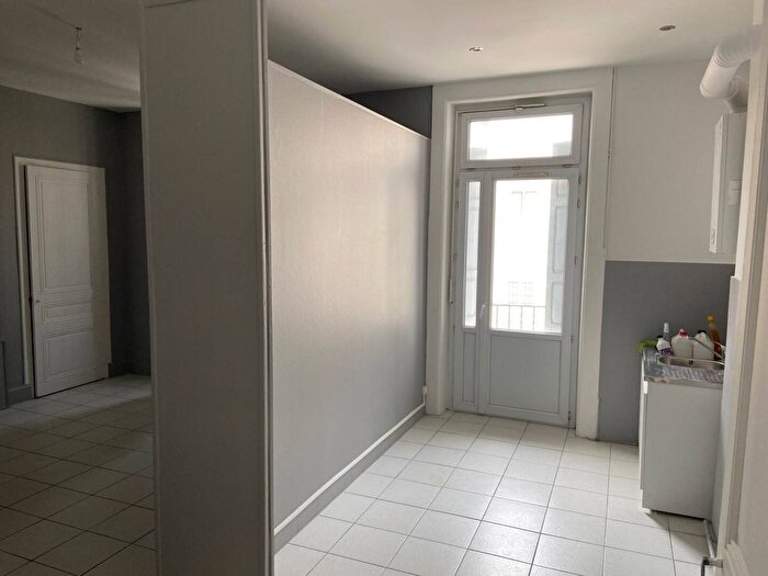 Appartement à louer - Hyper Centre-Vieille Ville, Saint-Étienne - 3 pièces - 2 chambres